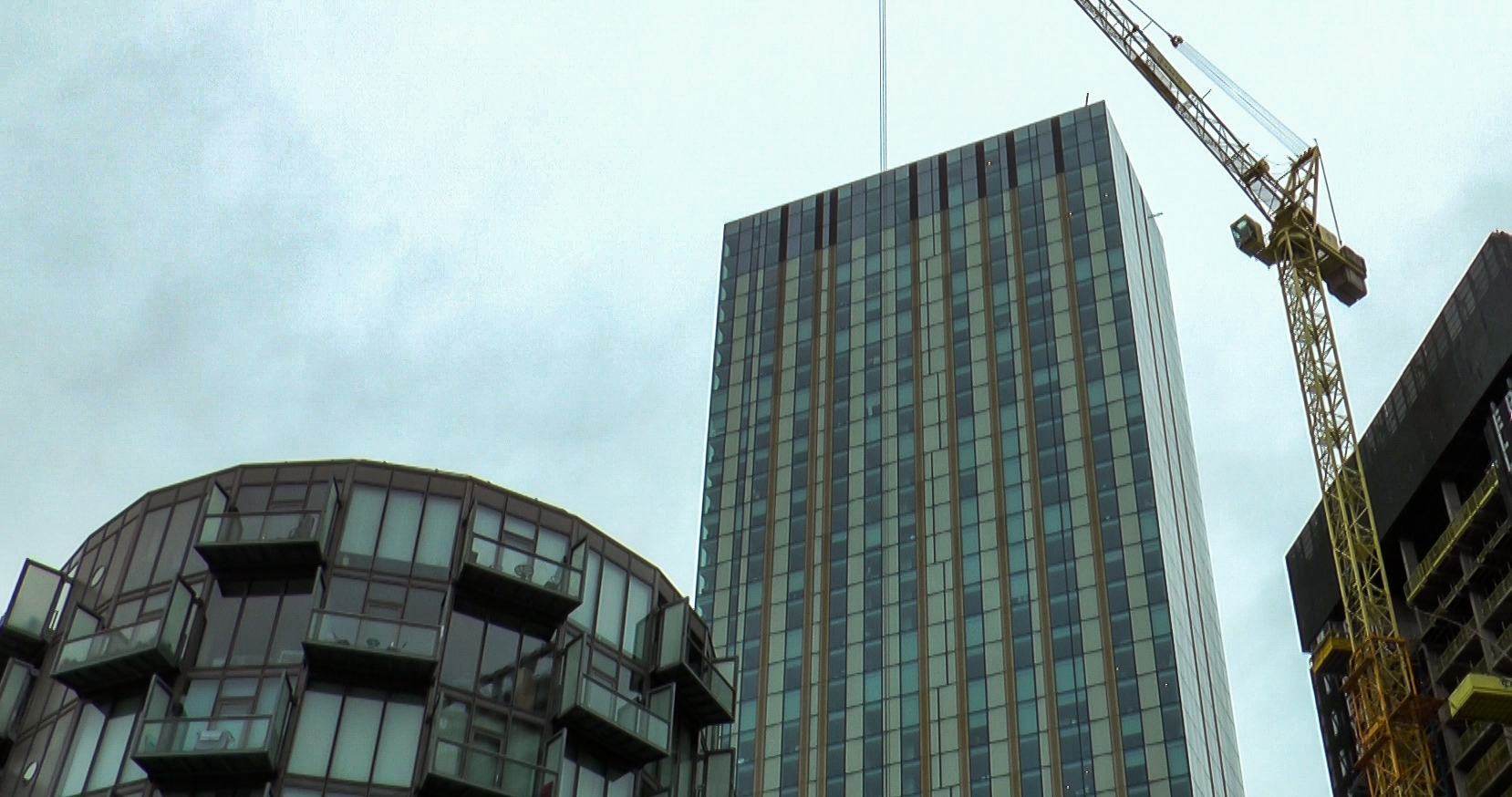 Salford apartment building to overtake Manchester's Beetham tower ...