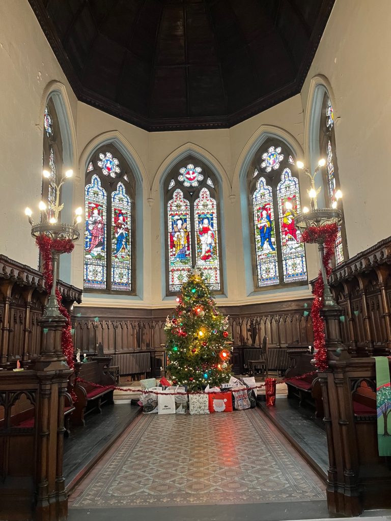 Monton Unitarian church hosts Christmas festival for 1st time since 2019