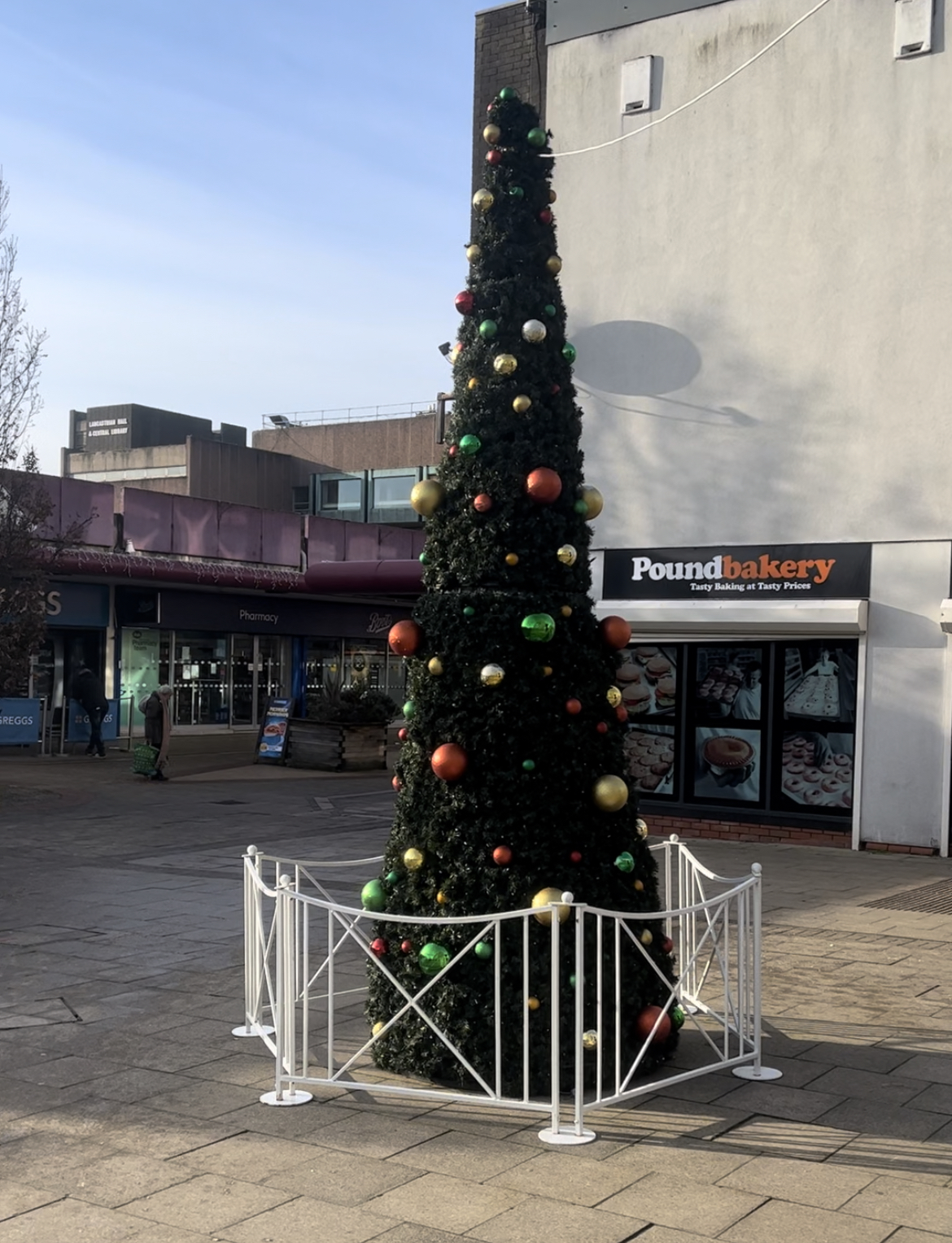 Swinton residents disappointed by “insulting” Christmas tree | Salford Now